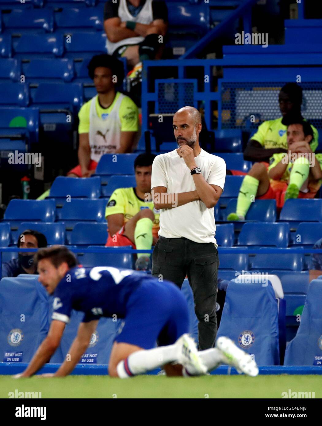 Manchester City Manager Pep Guardiola sieht aus, als er vom Touchline ...