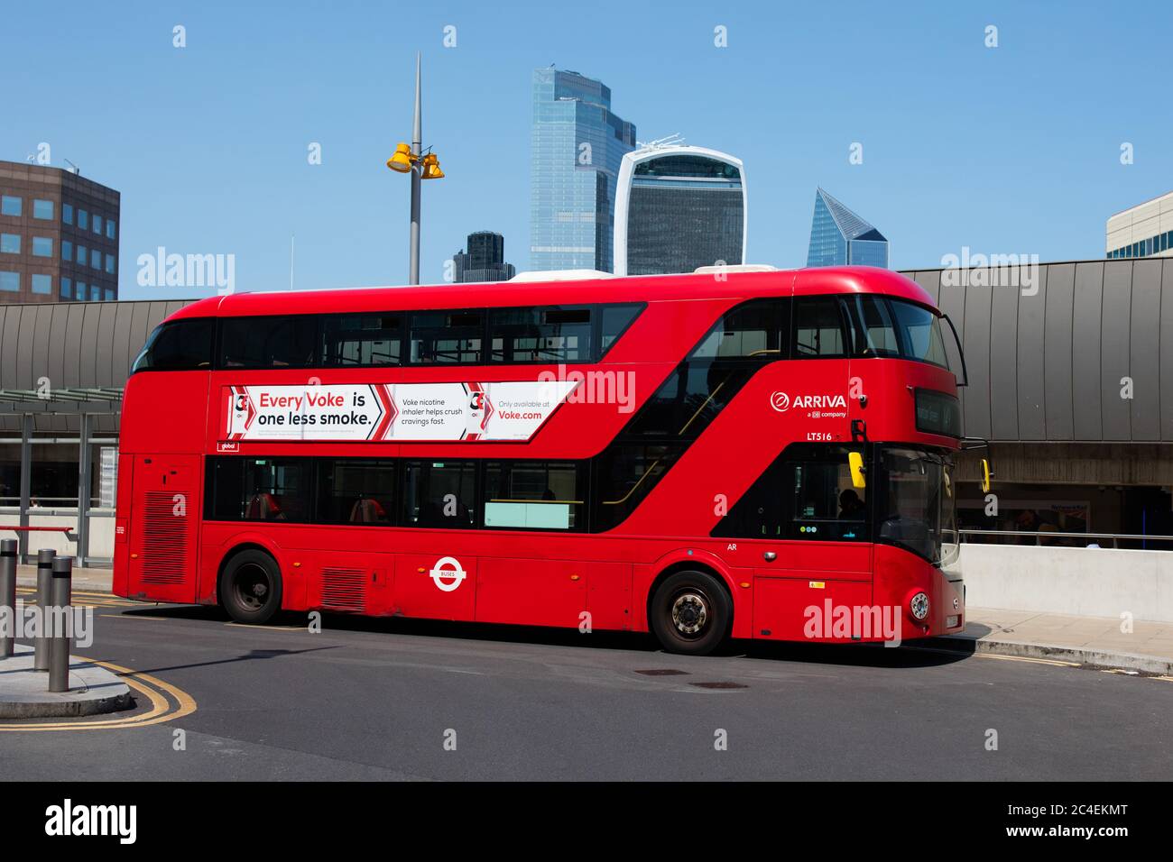 Hybrid diesel elektro doppeldeckerbus -Fotos und -Bildmaterial in hoher Auflösung – Alamy