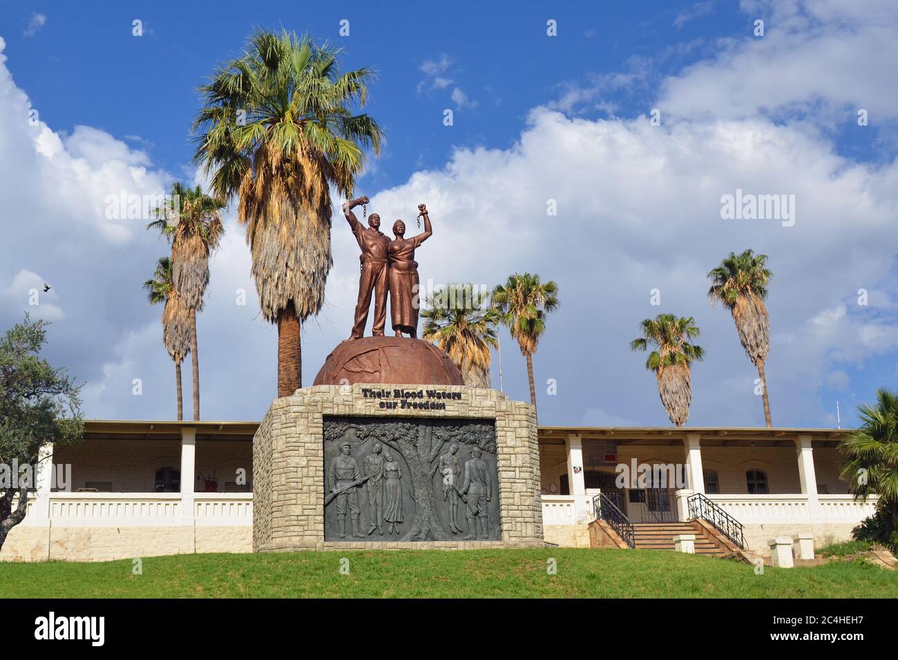 Monument namibia statue windhoek -Fotos und -Bildmaterial in hoher ...