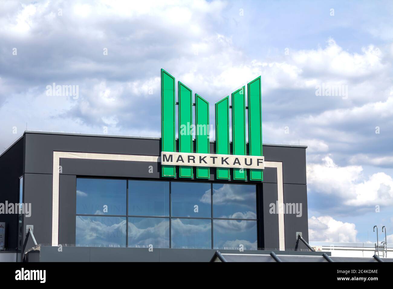 Edeka Zeichen Stockfotos und -bilder Kaufen - Seite 2 - Alamy