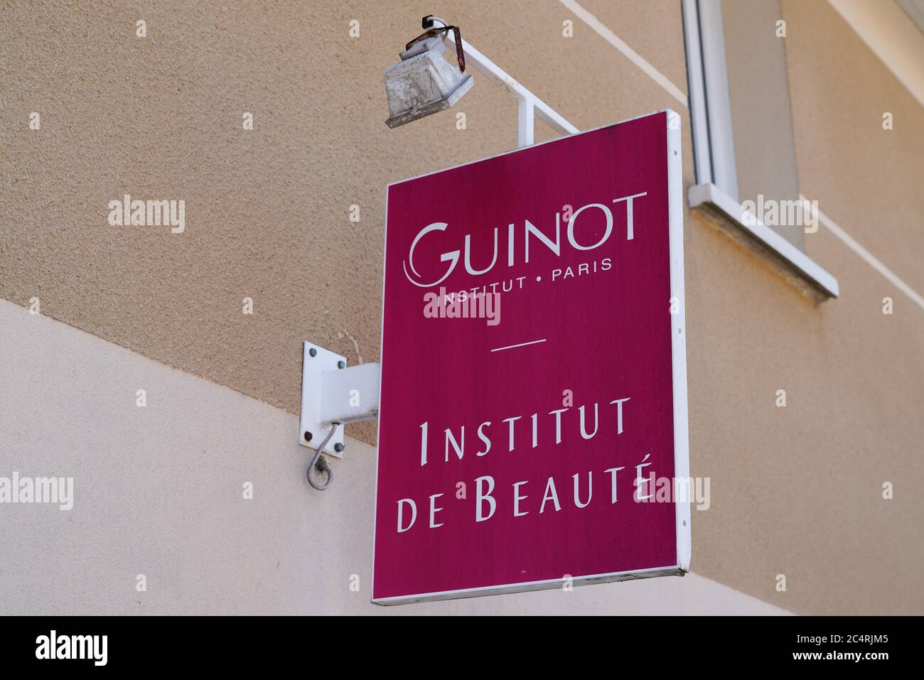 Guinot logo -Fotos und -Bildmaterial in hoher Auflösung – Alamy