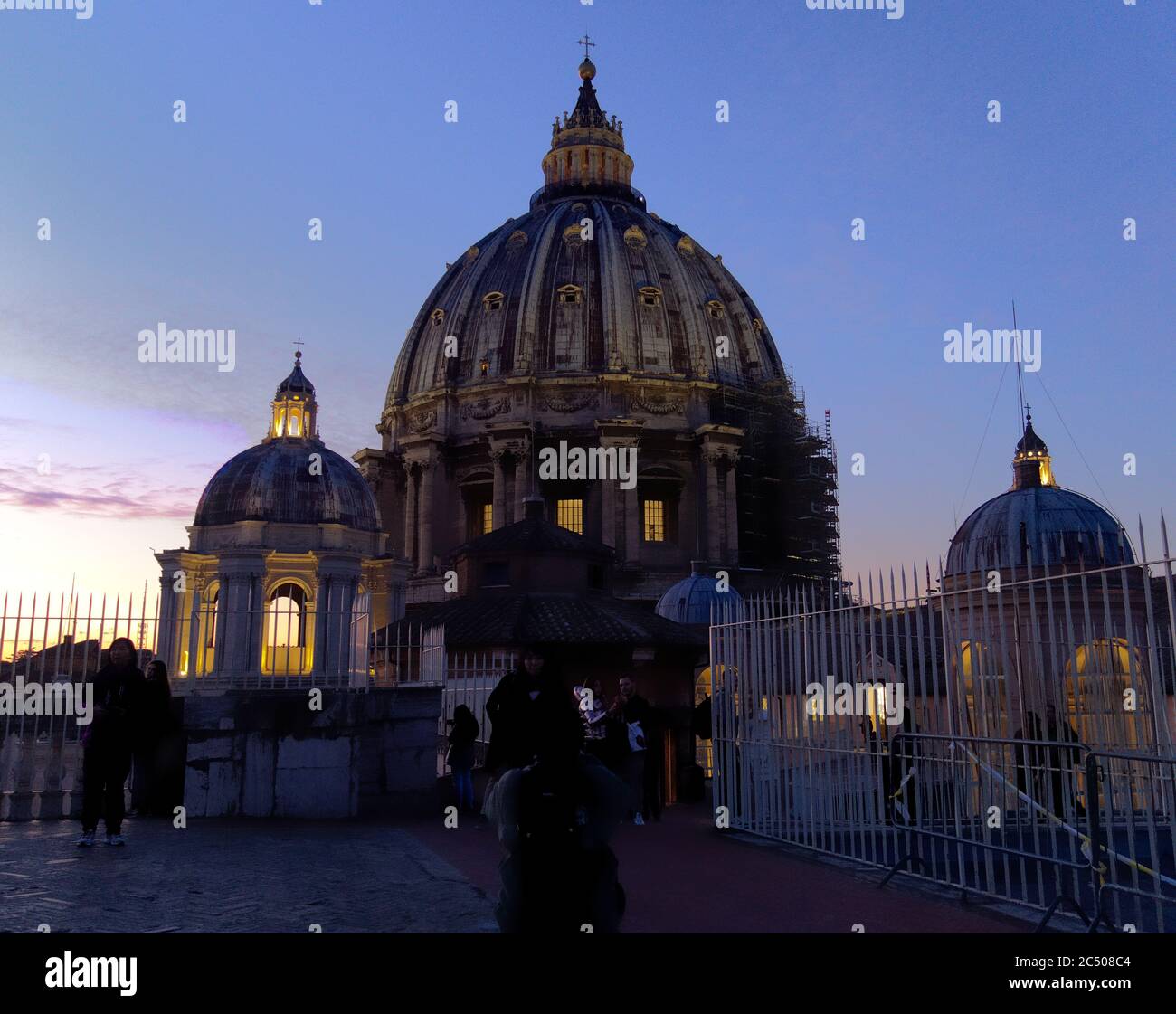 Hübsche st peters basilika -Fotos und -Bildmaterial in hoher Auflösung ...