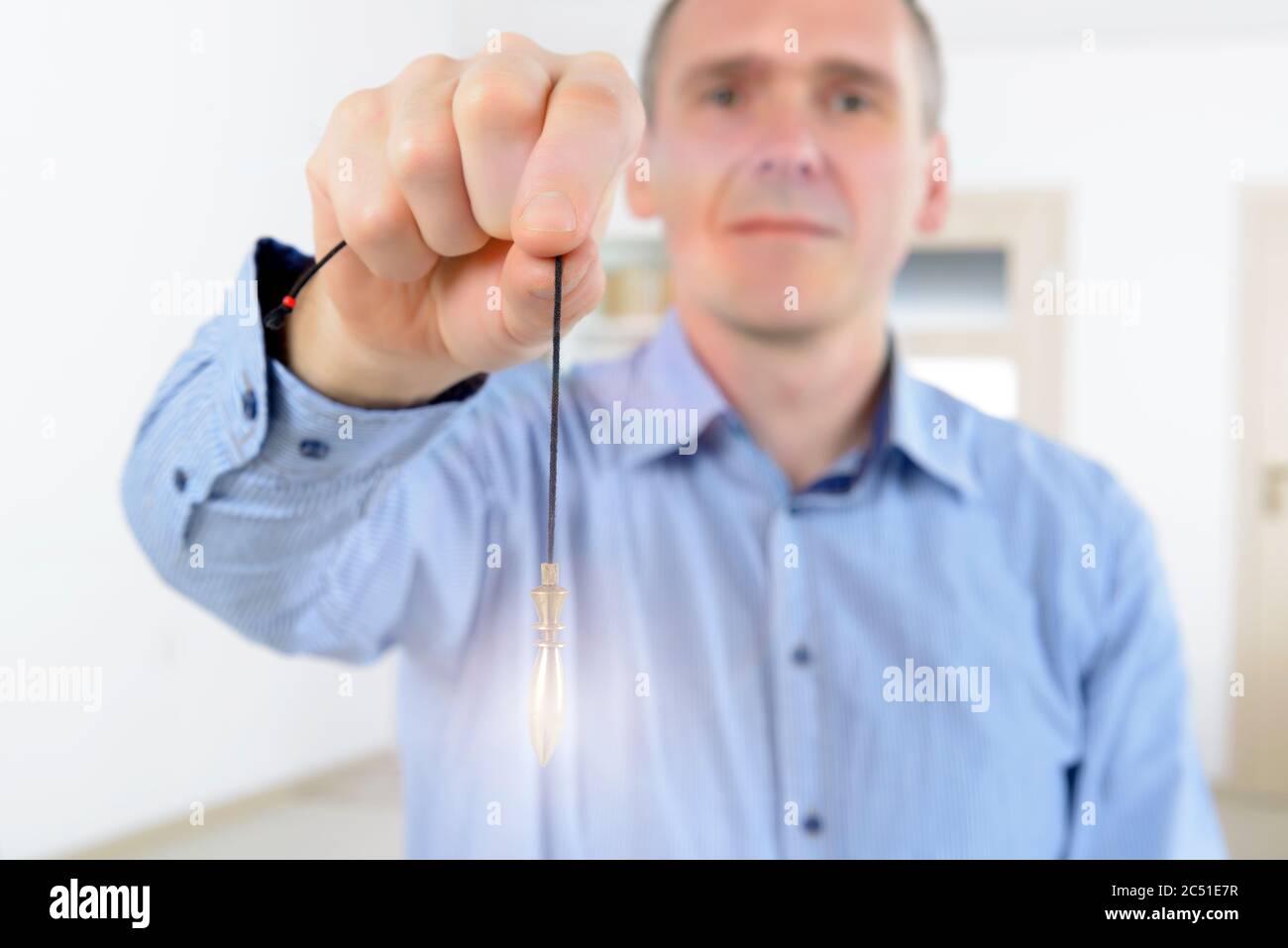 Pendel mensch -Fotos und -Bildmaterial in hoher Auflösung – Alamy