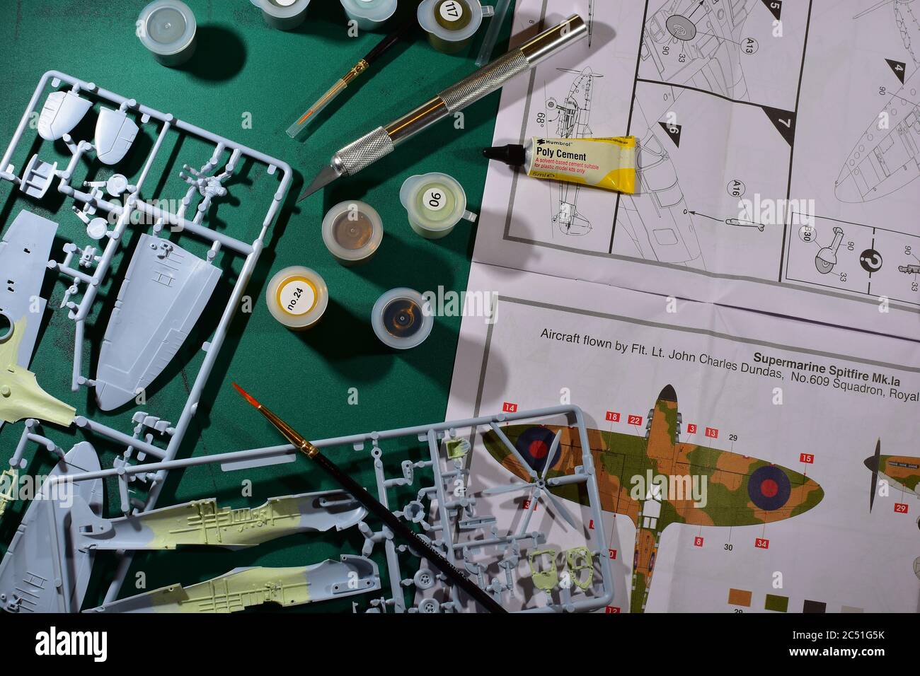 1 scale spitfire airfix kit -Fotos und -Bildmaterial in hoher Auflösung – Alamy