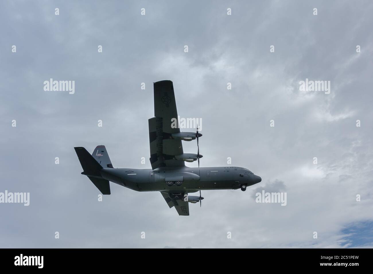 Ein Lockheed C130J Super Hercules Transportflugzeug mit dem 374 ...
