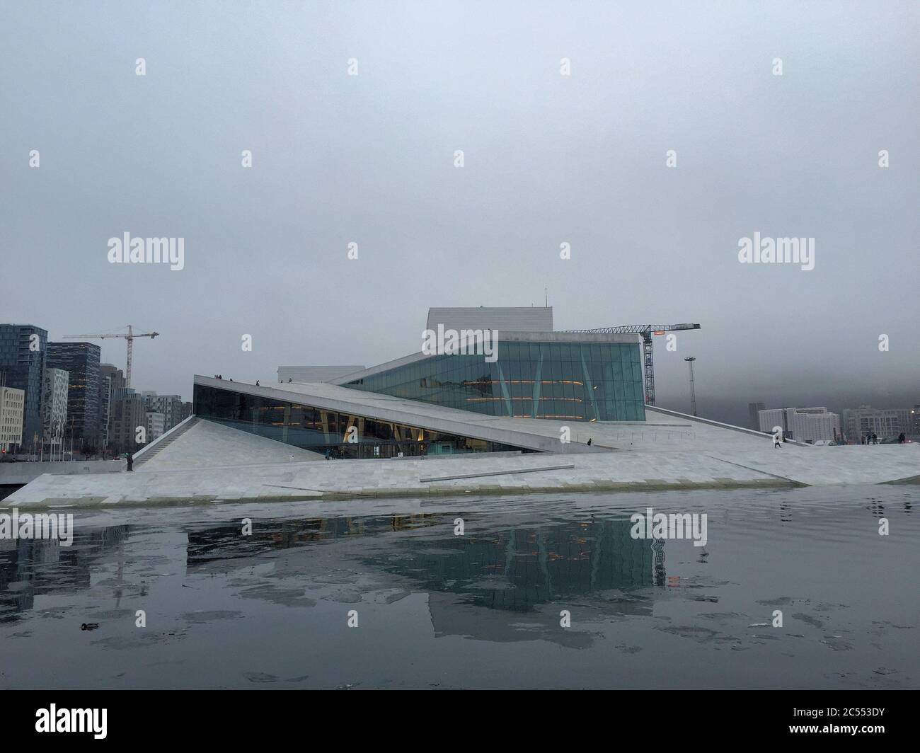 Oslo opera house snow -Fotos und -Bildmaterial in hoher Auflösung – Alamy
