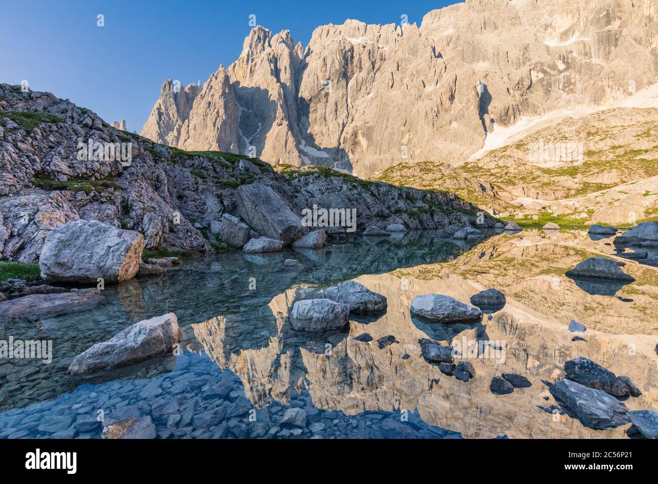 Kristalliner gletschersee -Fotos und -Bildmaterial in hoher Auflösung ...