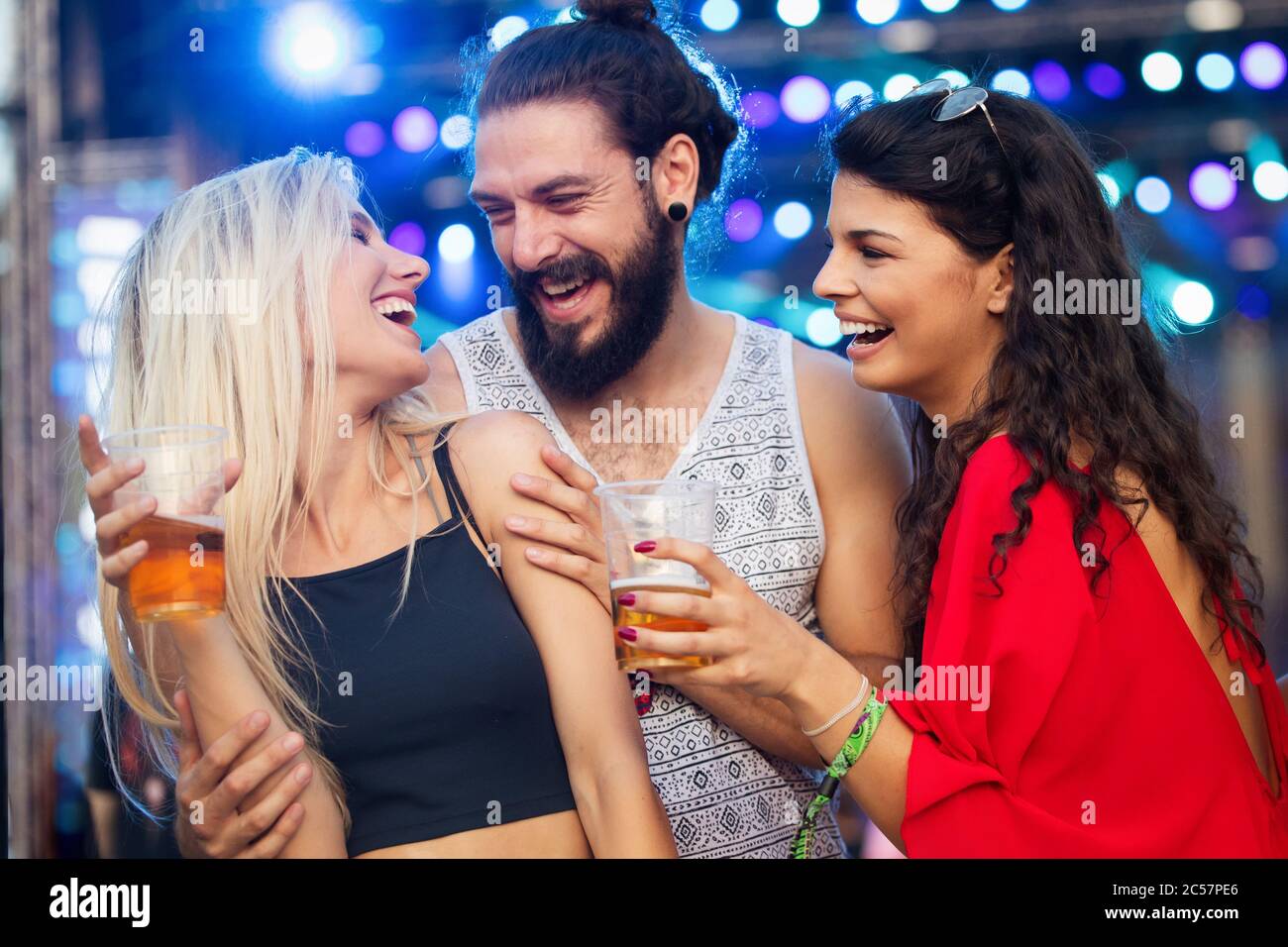 Freudige menschen -Fotos und -Bildmaterial in hoher Auflösung – Alamy