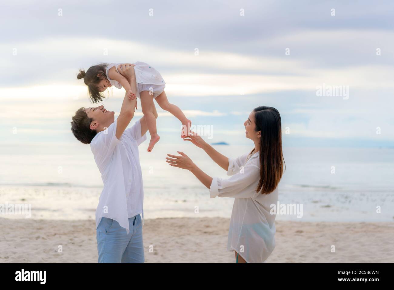Mutter tochter urlaub meer -Fotos und -Bildmaterial in hoher Auflösung ...