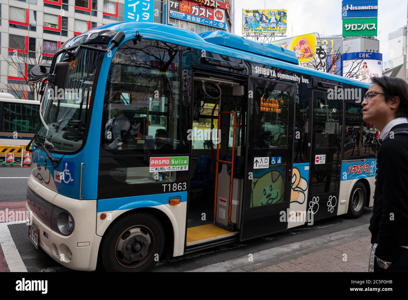 Shibuya community bus hachiko -Fotos und -Bildmaterial in hoher ...