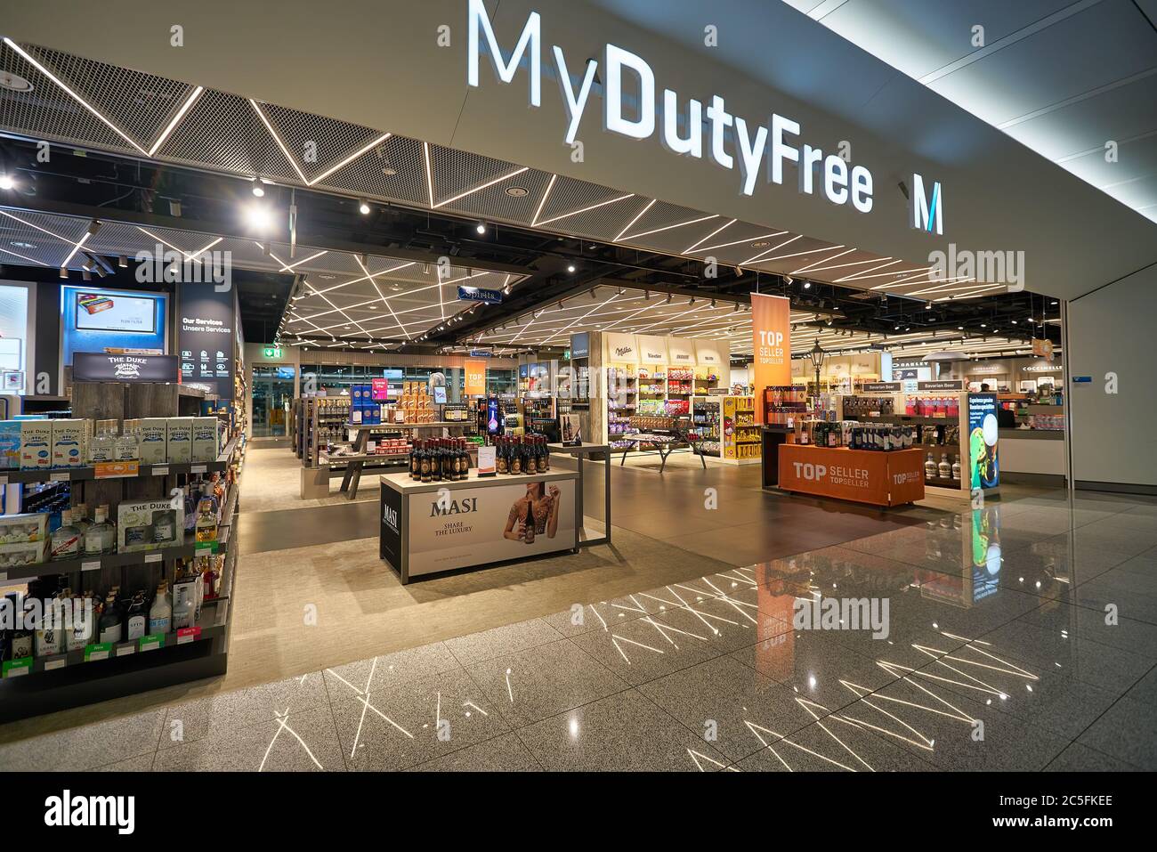 Duty free shop munich airport -Fotos und -Bildmaterial in hoher ...
