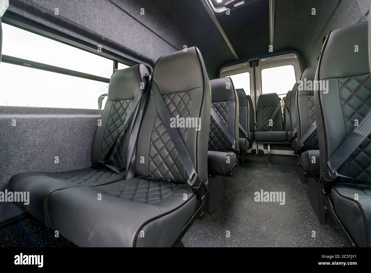 Auto innenraum sitze -Fotos und -Bildmaterial in hoher Auflösung – Alamy