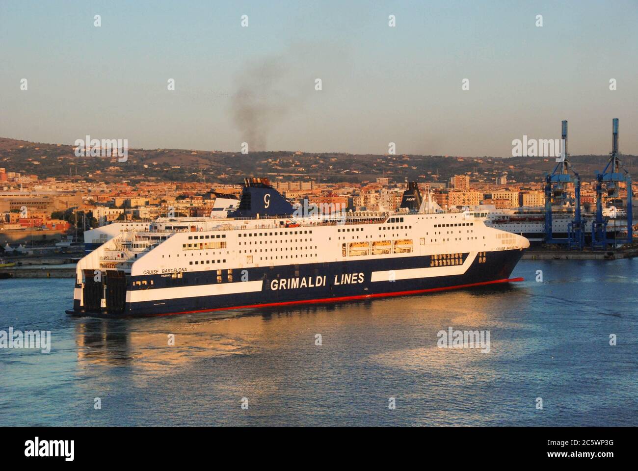 Grimaldi ferry -Fotos und -Bildmaterial in hoher Auflösung – Alamy