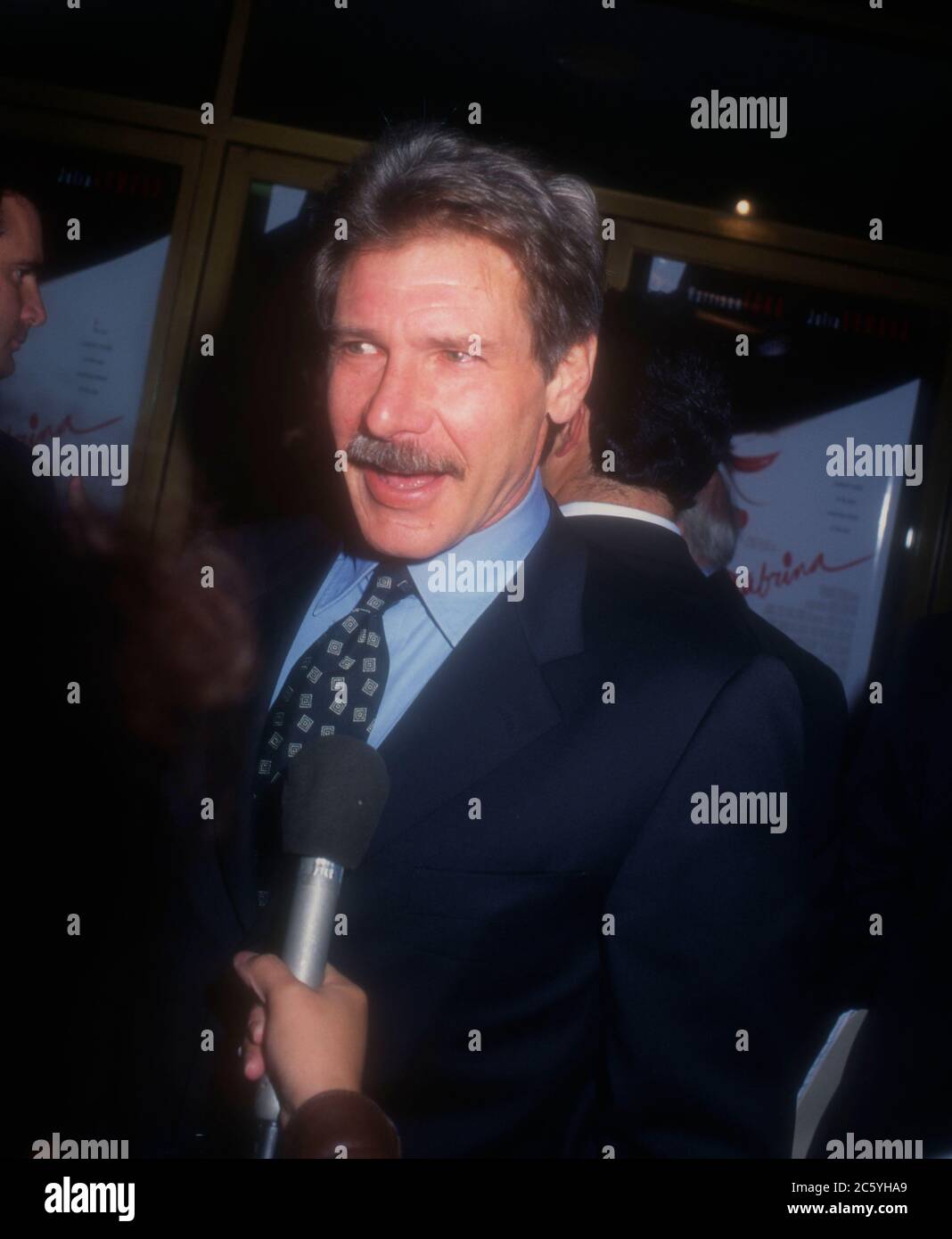 Sabrina 1995 harrison ford -Fotos und -Bildmaterial in hoher Auflösung ...