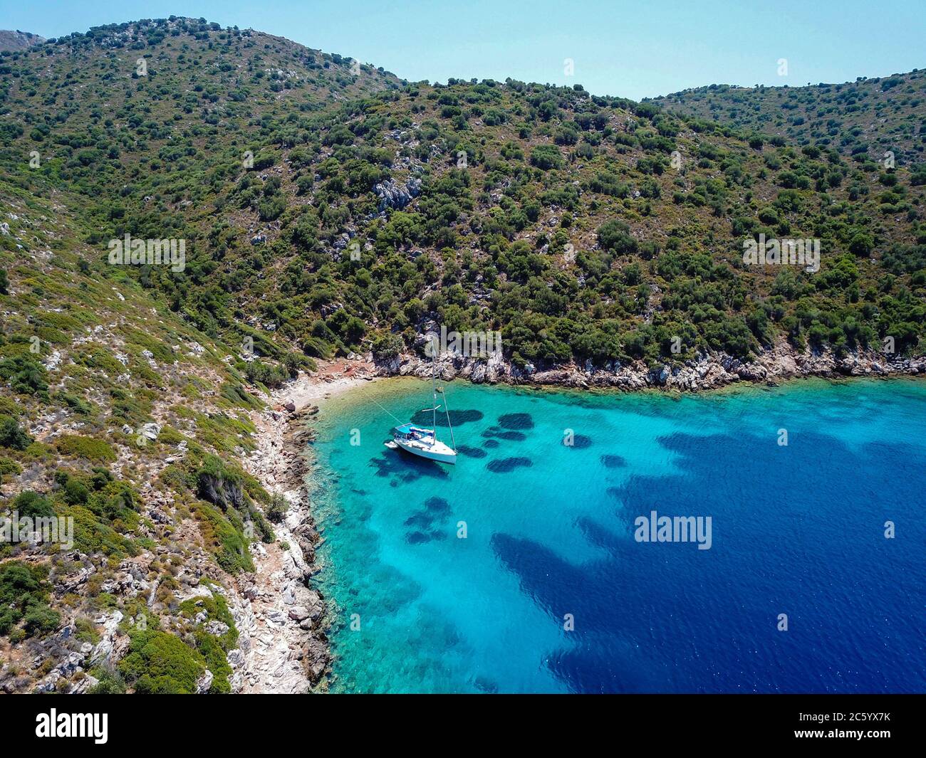 Ein Boot Auf Dem Wasser Stockfotos und -bilder Kaufen - Alamy