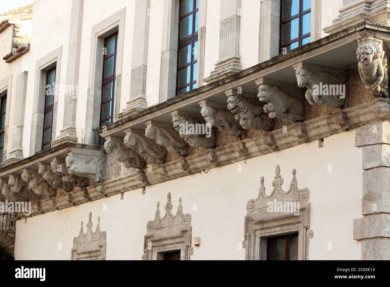 Barocke kragsteine -Fotos und -Bildmaterial in hoher Auflösung – Alamy