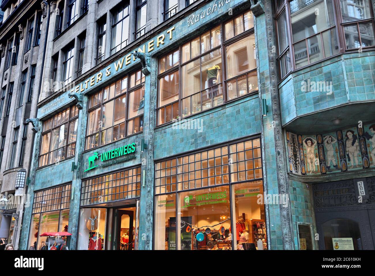 LEIPZIG, DEUTSCHLAND - 9. MAI 2018: Unterwegs-Shop in der Nikolaistraße ...