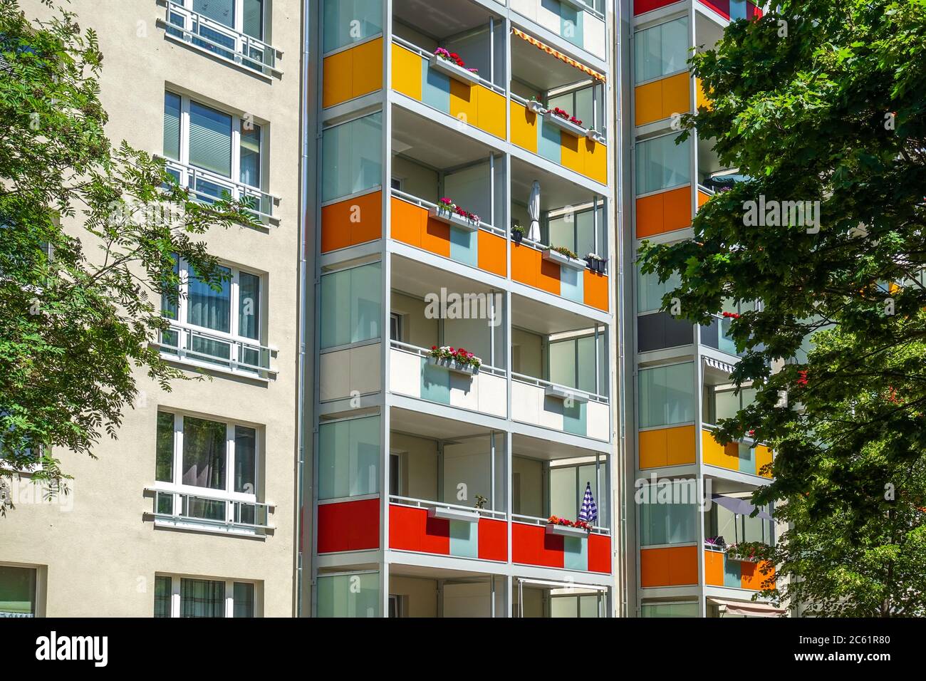Ddr plattenbau -Fotos und -Bildmaterial in hoher Auflösung - Seite 3 ...