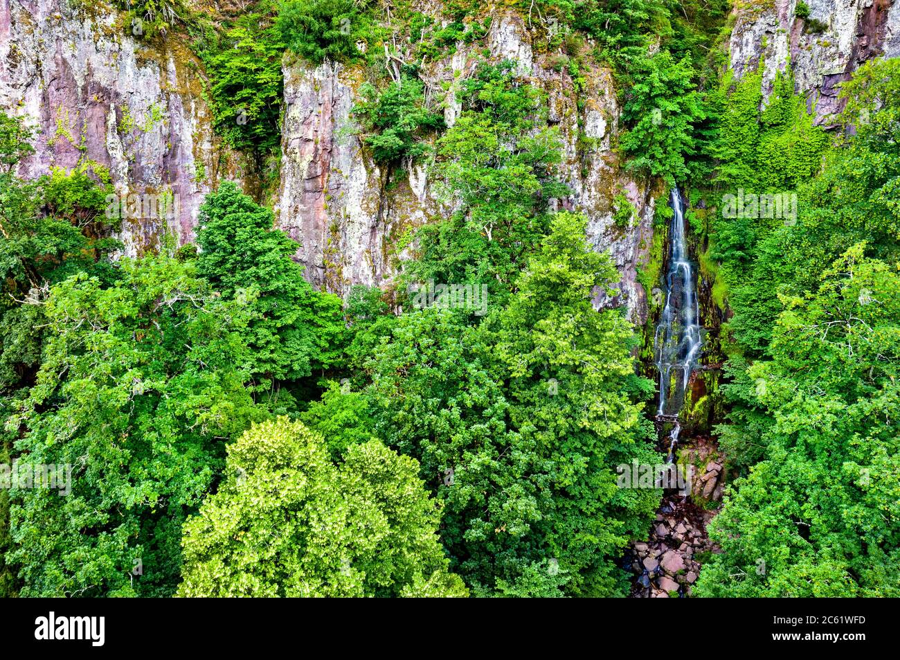 Wasserfall gebirge -Fotos und -Bildmaterial in hoher Auflösung – Alamy
