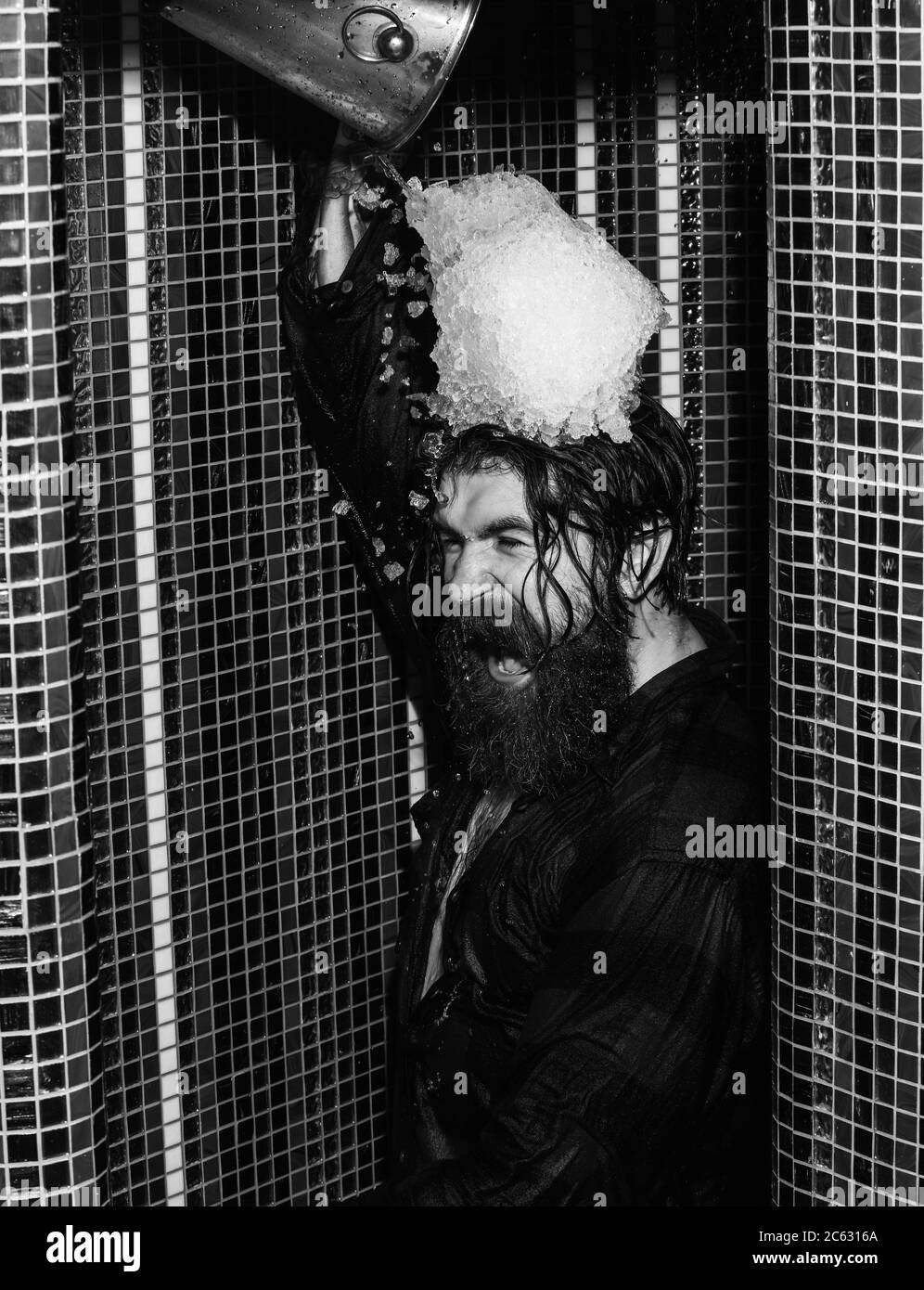 Roter eimer Schwarzweiß-Stockfotos und -bilder - Seite 2 - Alamy