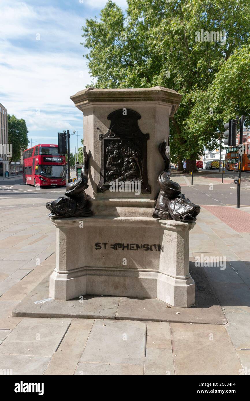 Removed colston bristol statue -Fotos und -Bildmaterial in hoher ...