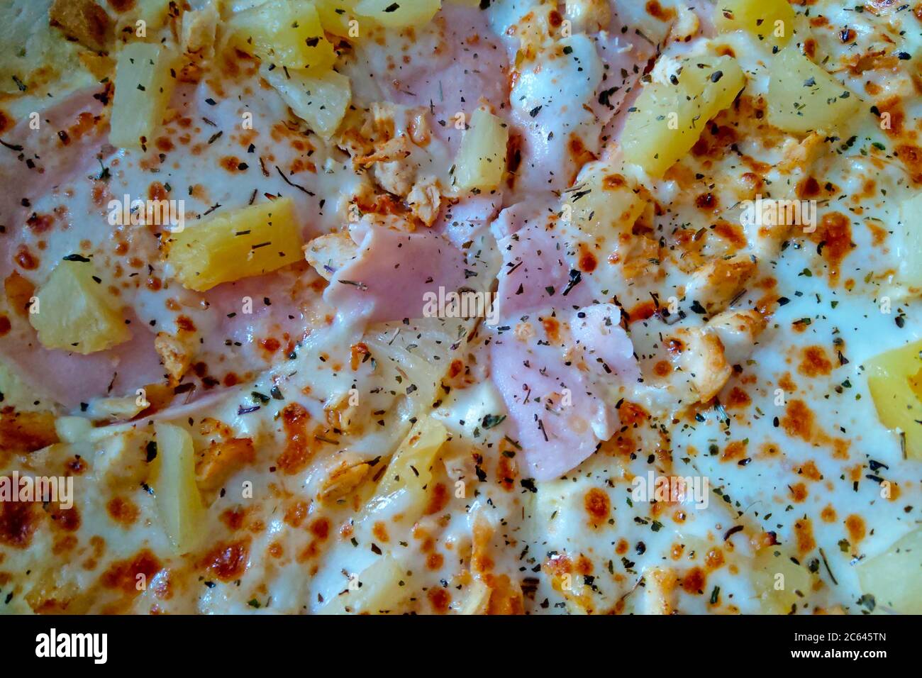 Hawaiianische ananaspizza -Fotos und -Bildmaterial in hoher Auflösung ...