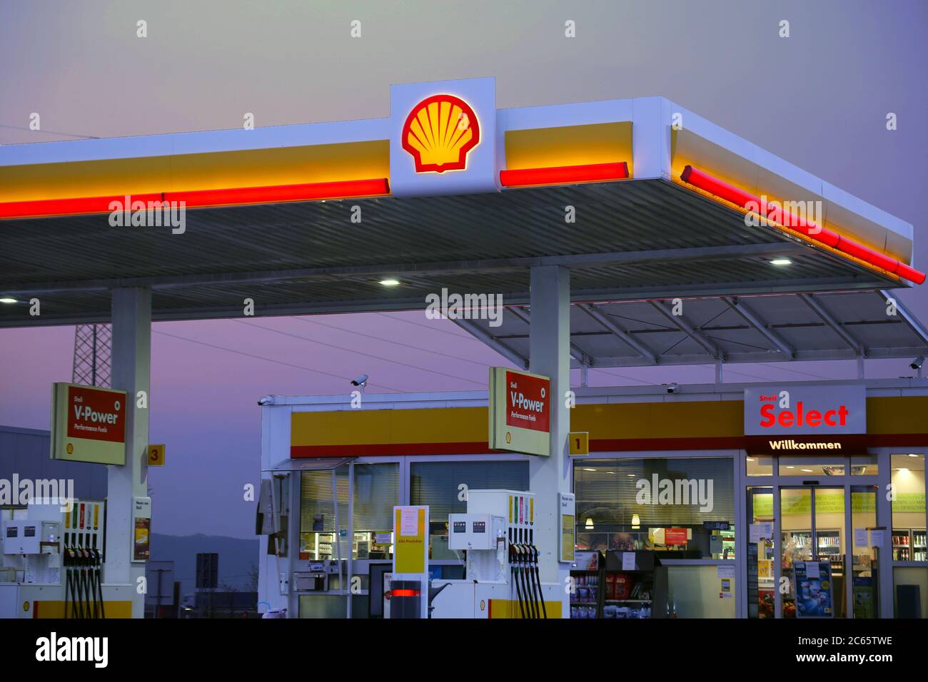 Shell Filling Station Stockfotos und -bilder Kaufen - Alamy