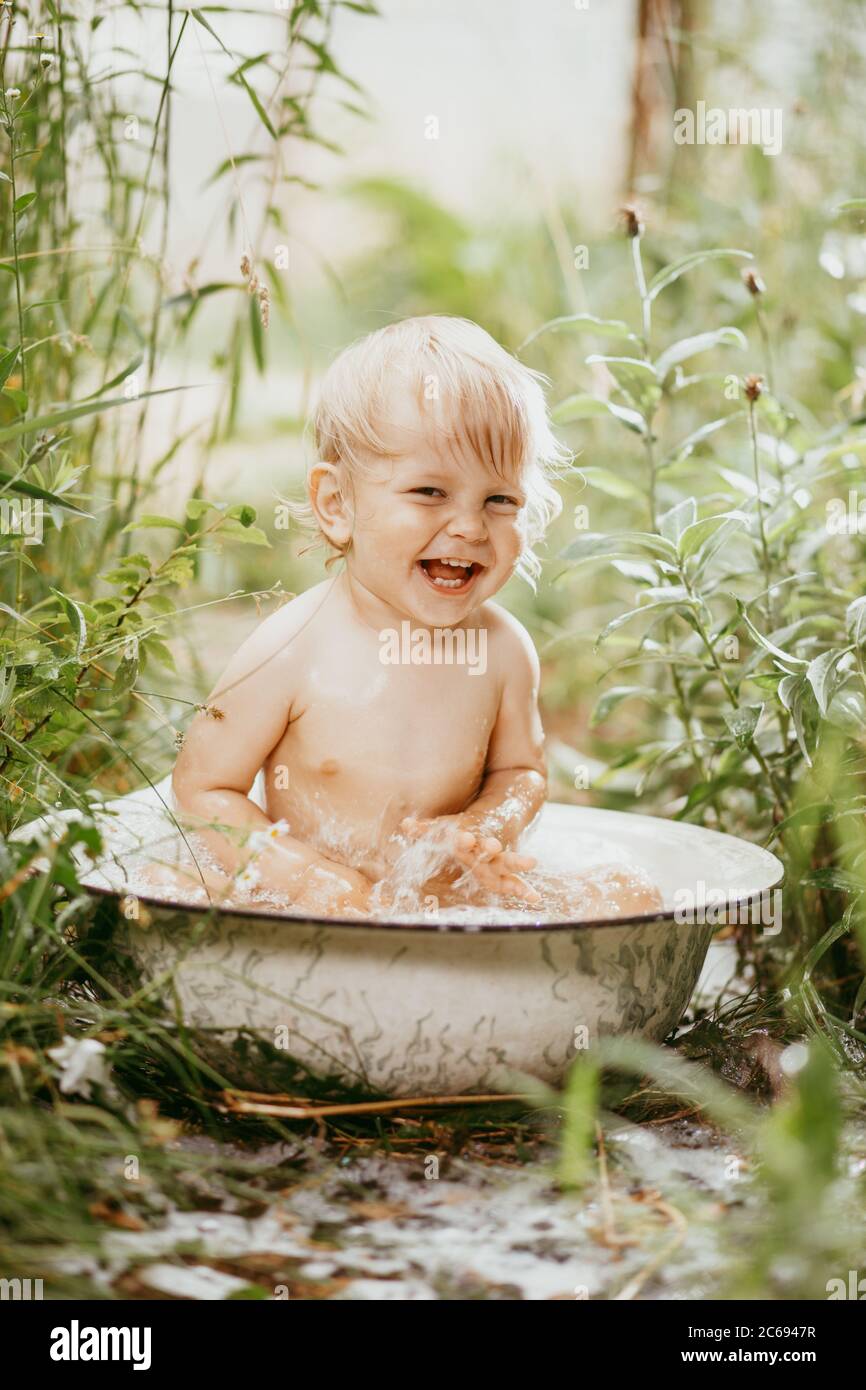 Galvanisierte wanne -Fotos und -Bildmaterial in hoher Auflösung – Alamy