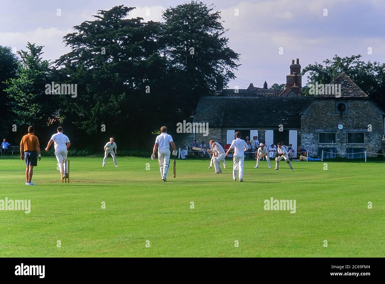 Cricket match auf dem spielfeld -Fotos und -Bildmaterial in hoher ...