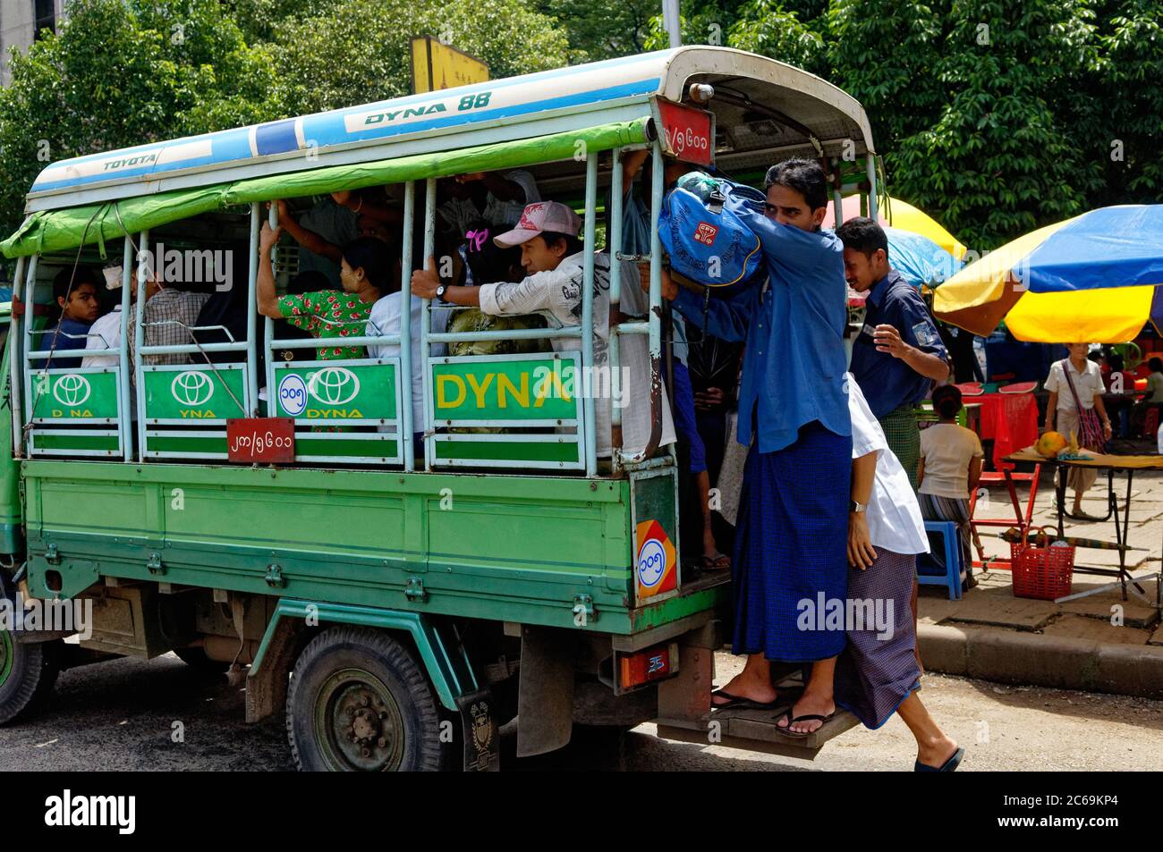 Public bus public transport myanmar -Fotos und -Bildmaterial in hoher ...