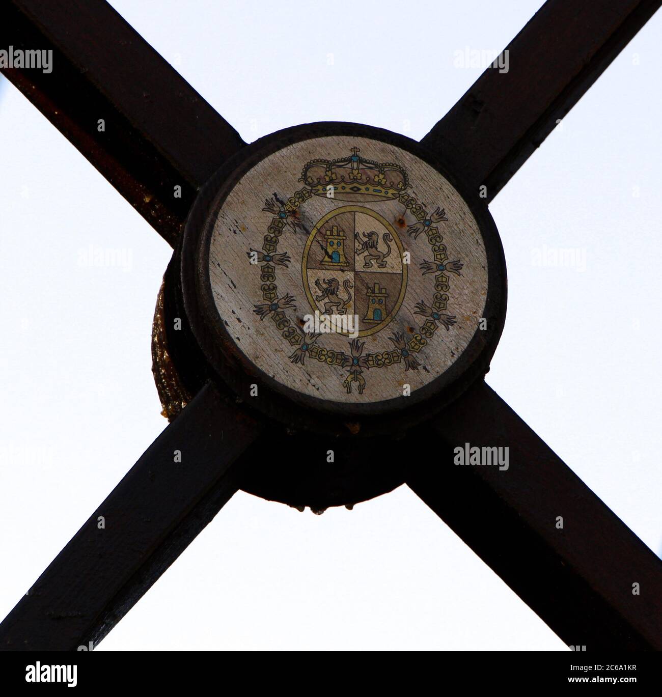 Detail mit dem spanischen Wappen auf der Nachbildung des Victoria ...