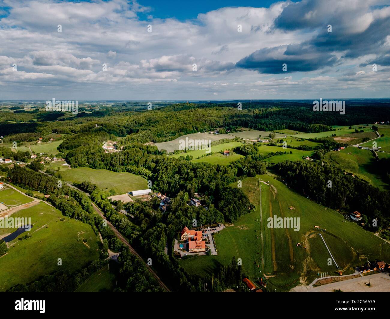 Skipiste im sommer -Fotos und -Bildmaterial in hoher Auflösung – Alamy