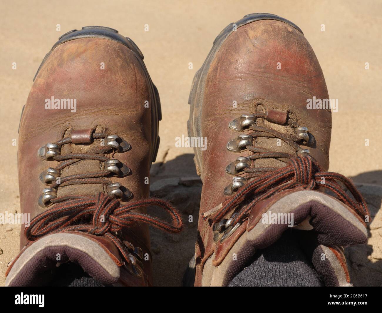 Wanderschuhe auf sand -Fotos und -Bildmaterial in hoher Auflösung – Alamy