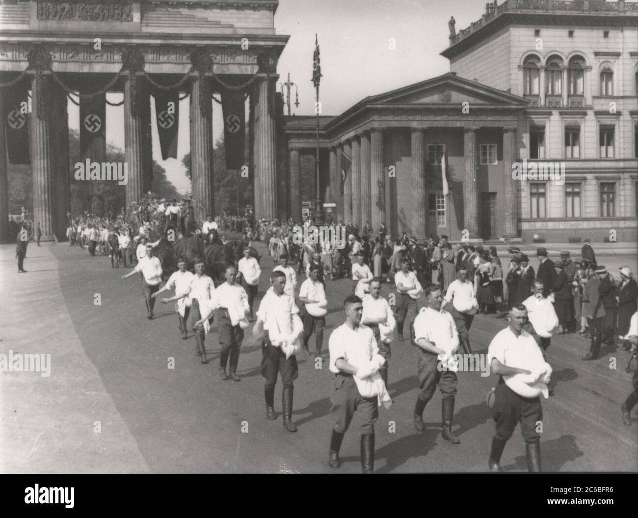 Parade zum 1. Hai Heinrich Hoffmann fotografiert 1934 Adolf Hitlers ...