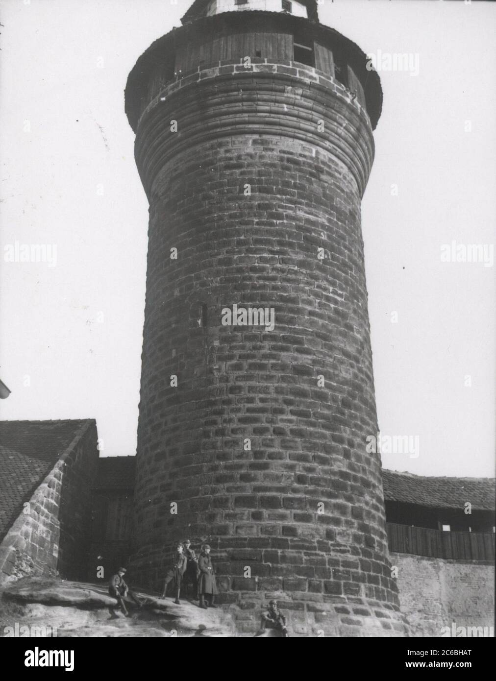 Hitler-Jugend besucht einen alten Brand Heinrich Hoffmann fotografiert ...