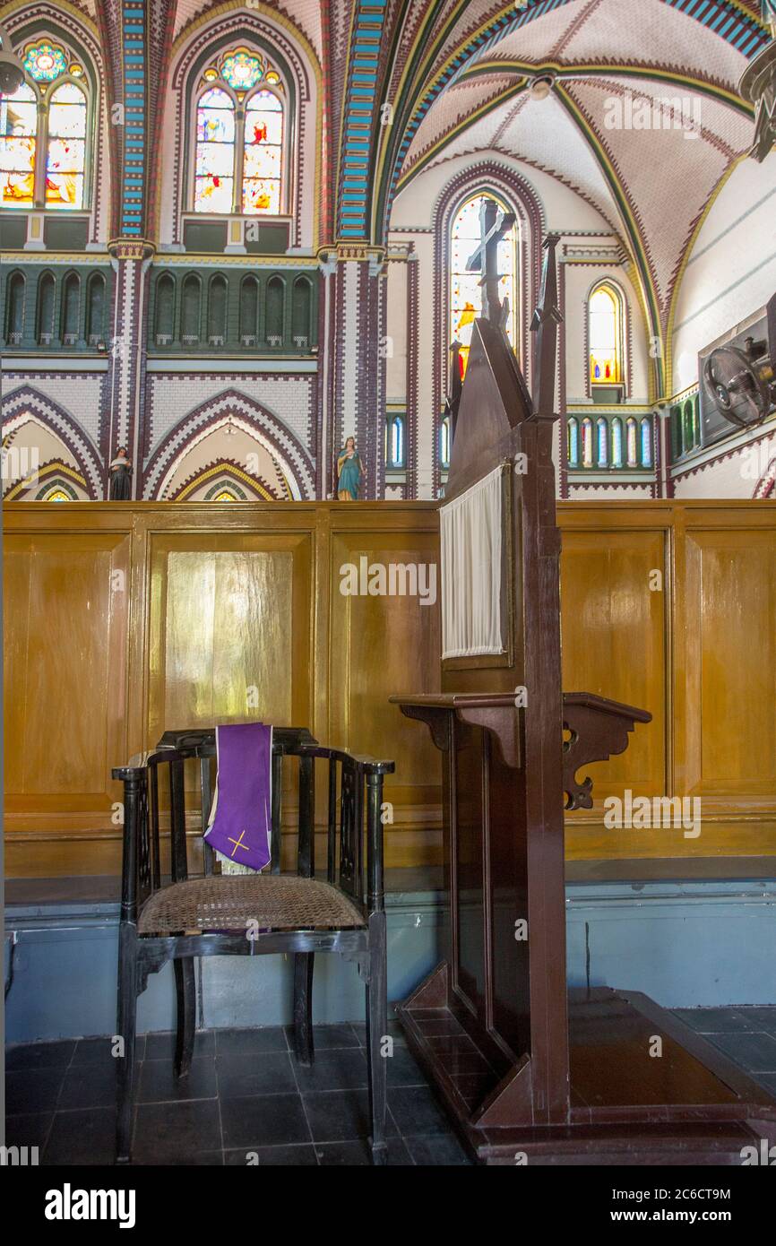 Katholischer beichtstuhl -Fotos und -Bildmaterial in hoher Auflösung ...
