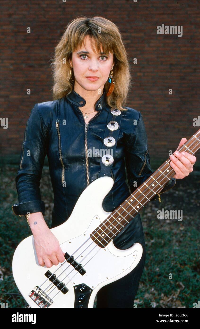 Suzi quatro guitar -Fotos und -Bildmaterial in hoher Auflösung – Alamy