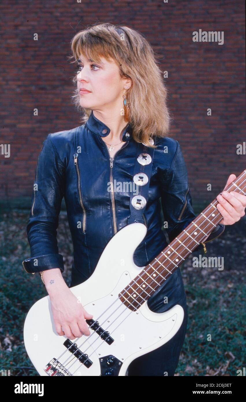 Suzi quatro guitar -Fotos und -Bildmaterial in hoher Auflösung – Alamy