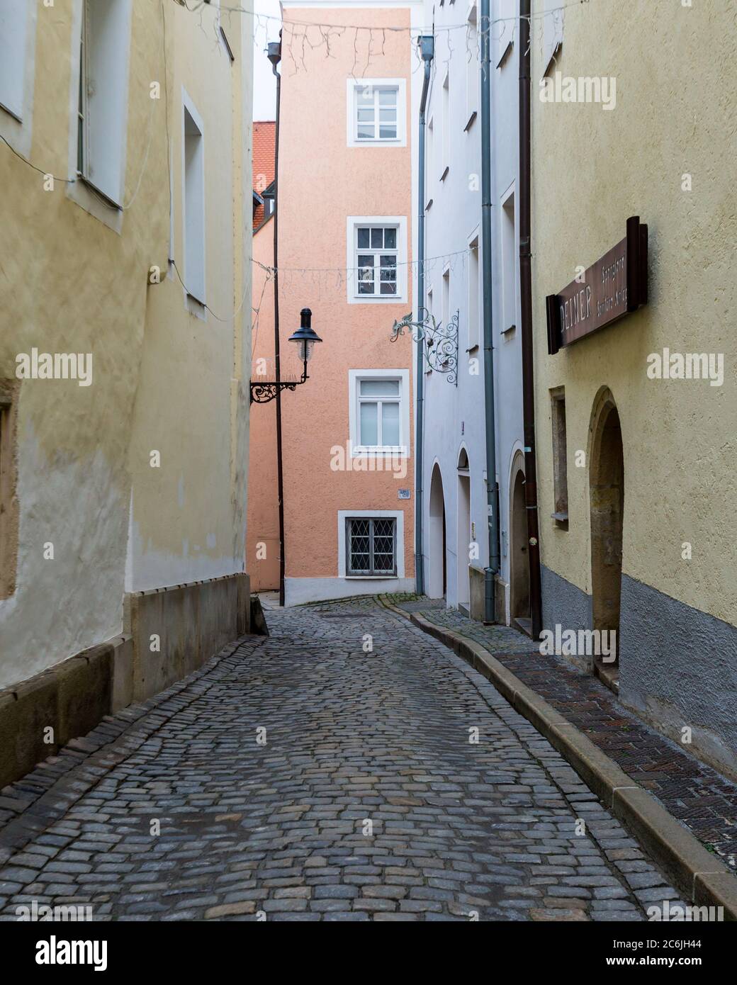 Passau / Deutschland - 19. Dezember 2019 - viele historische Gebäude ...
