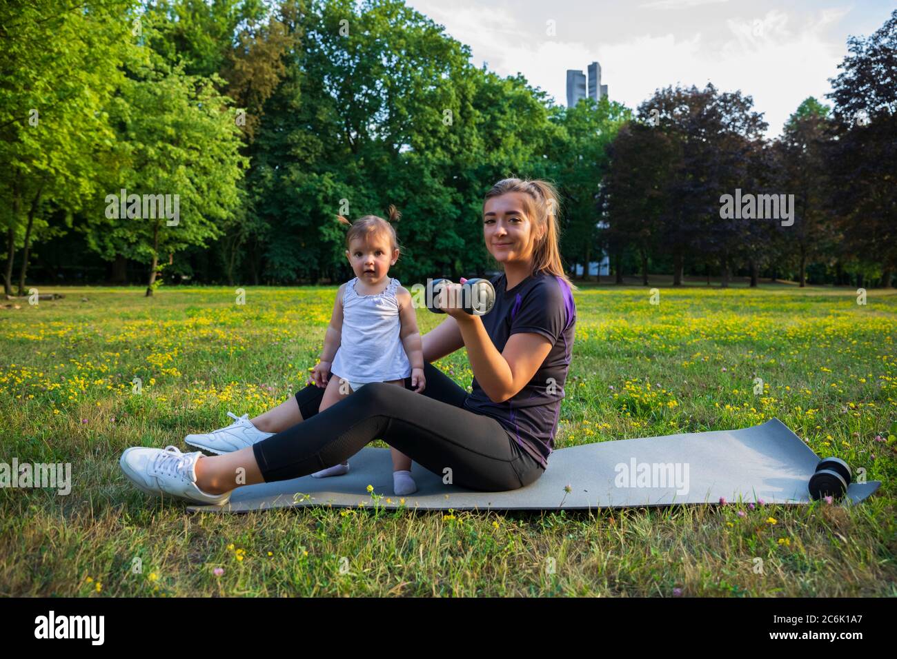 Dickes mama -Fotos und -Bildmaterial in hoher Auflösung – Alamy