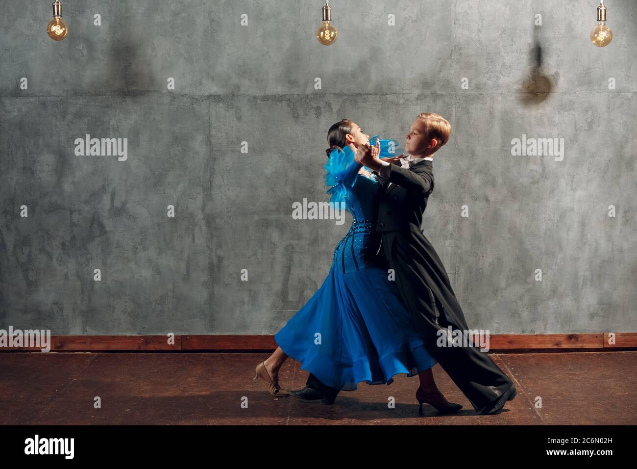 Slow waltz -Fotos und -Bildmaterial in hoher Auflösung – Alamy