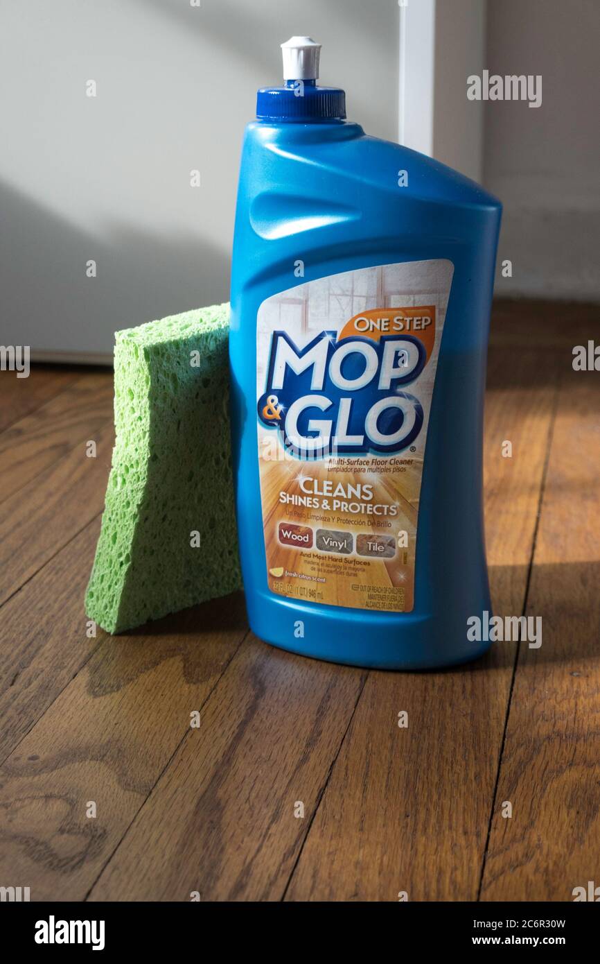 Mop Glo ist ein Bodenreiniger mit mehreren Oberflachen USA Stockfotografie Alamy