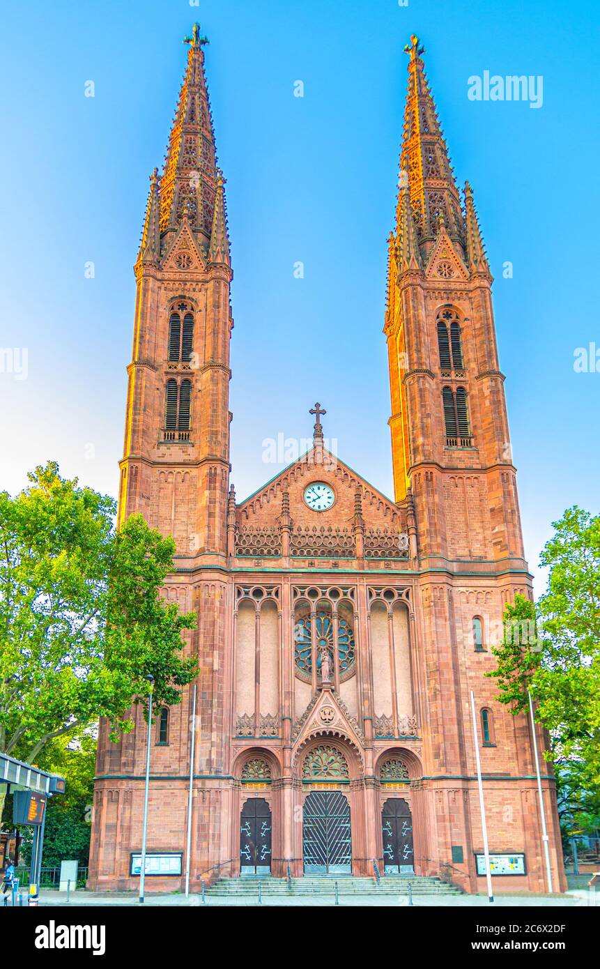 Gotischer Stil Der Kirche Stockfotos und -bilder Kaufen - Alamy