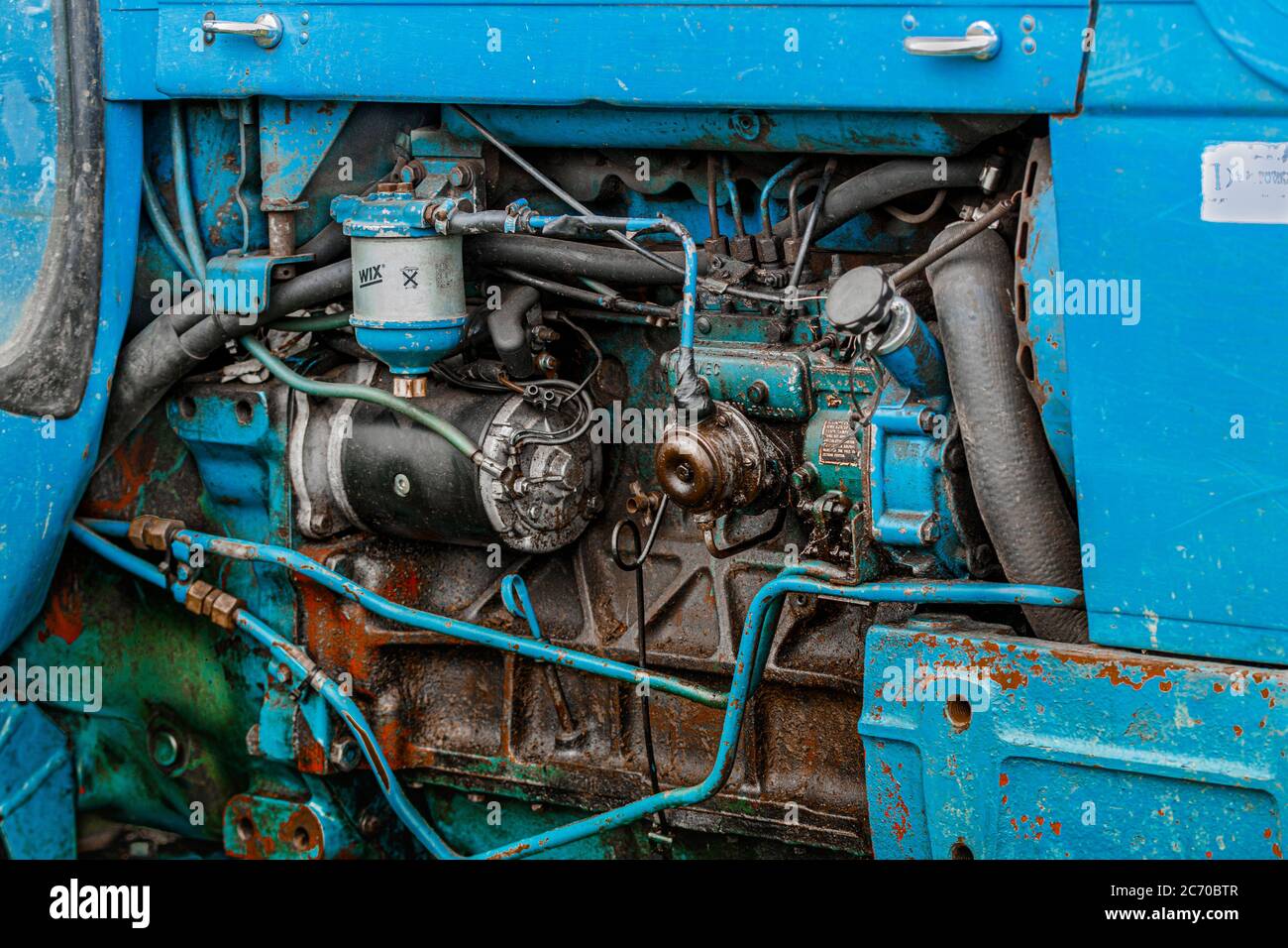 Motor eines Ford 6600 Traktor Utility-Modell Stockfotografie - Alamy