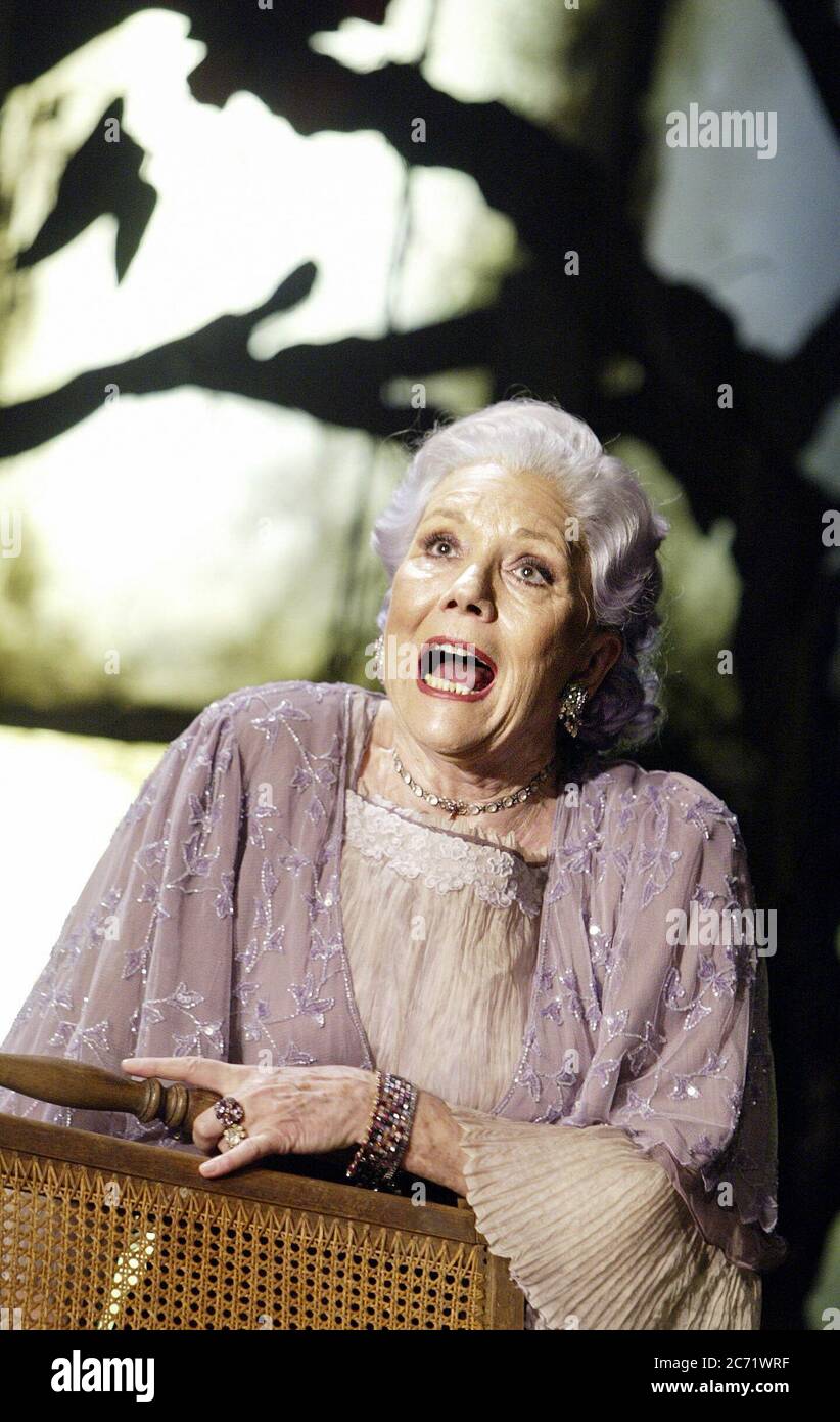 Diana Rigg (Mrs Venable) in SUDDENLY LAST SUMMER von Tennessee Williams ...