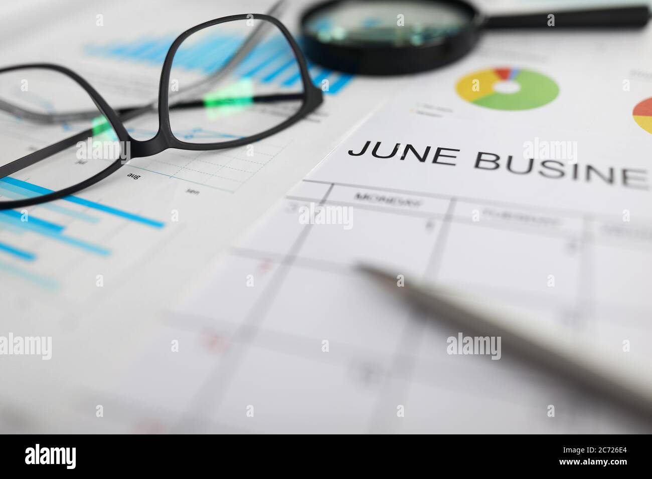 Papierfahrplan F r Juni Liegt Am Arbeitsplatz In Den Charts papierfahrplan-f-r-juni-liegt-am-arbeitsplatz-in-den-charts