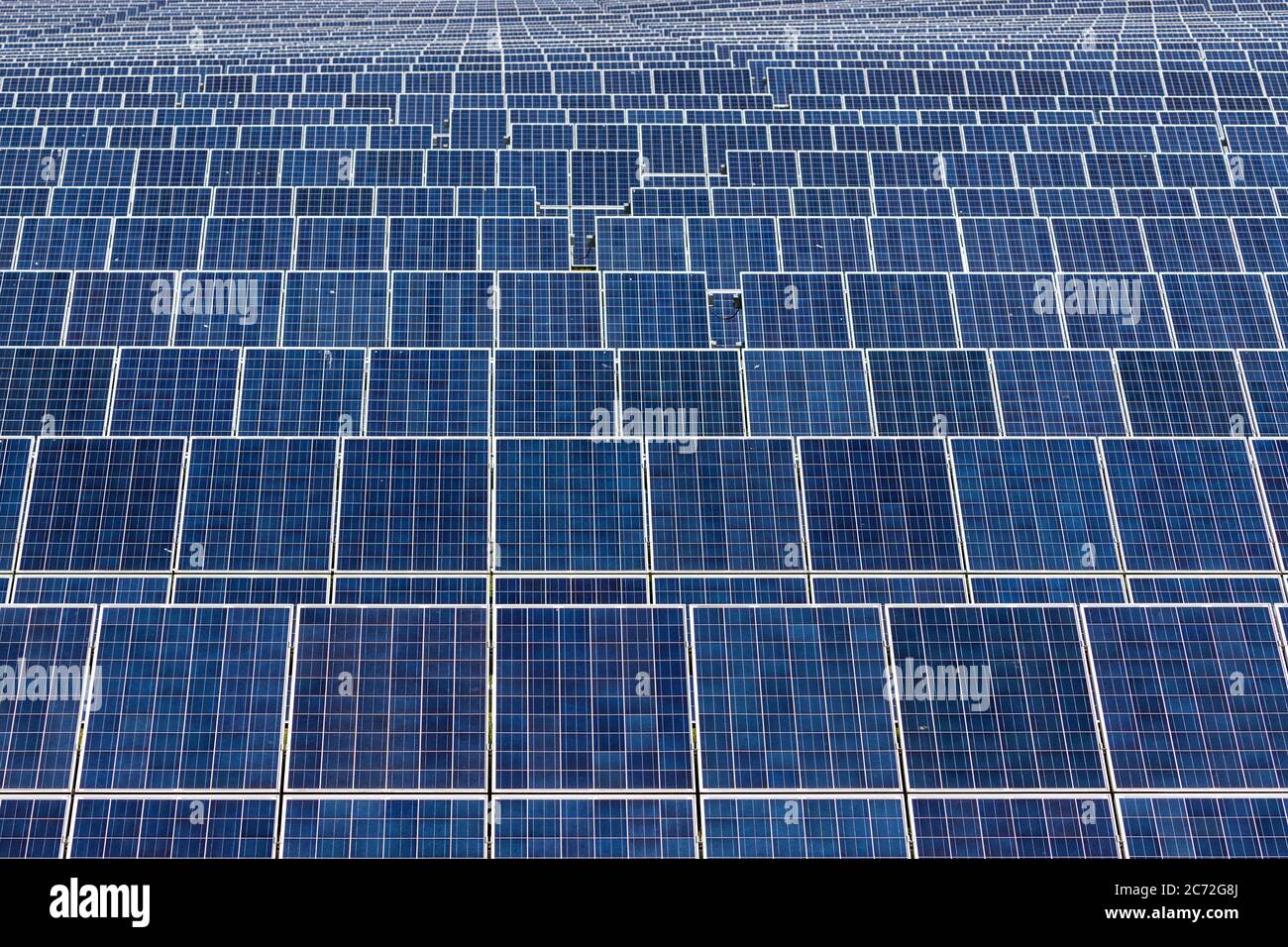 Photovoltaik kraftwerk -Fotos und -Bildmaterial in hoher Auflösung – Alamy