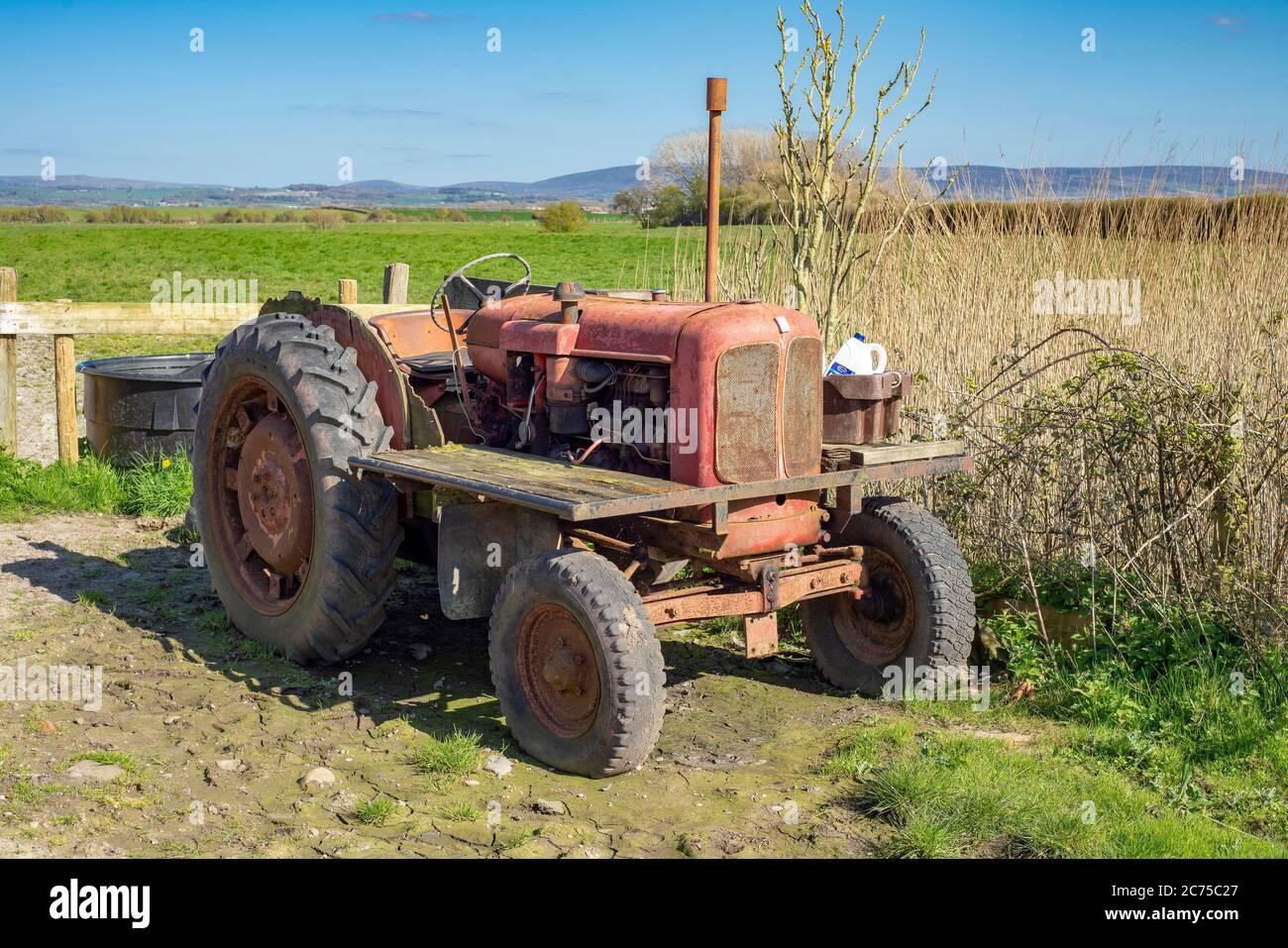 Nuffield traktor -Fotos und -Bildmaterial in hoher Auflösung – Alamy