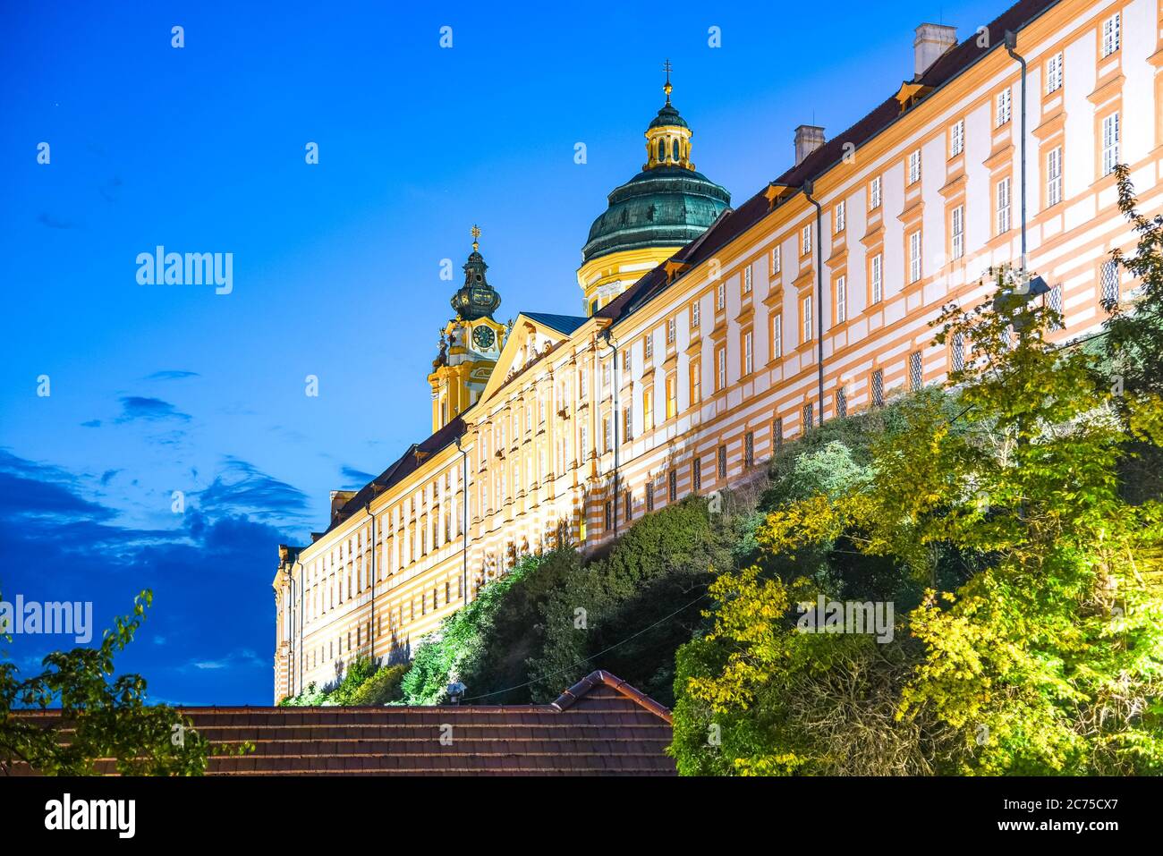 Beleuchtete abtei -Fotos und -Bildmaterial in hoher Auflösung – Alamy
