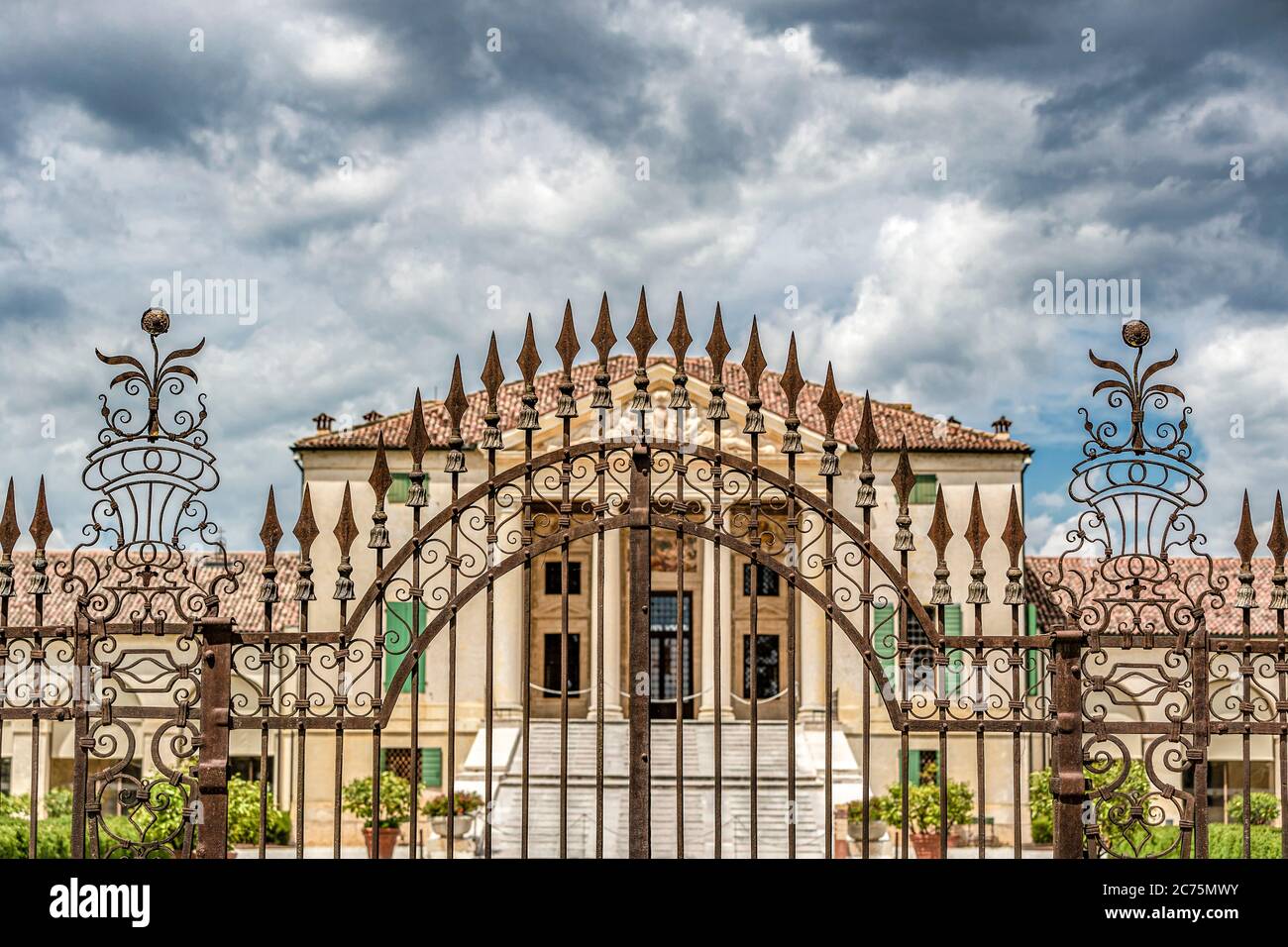 Villa emo -Fotos und -Bildmaterial in hoher Auflösung – Alamy